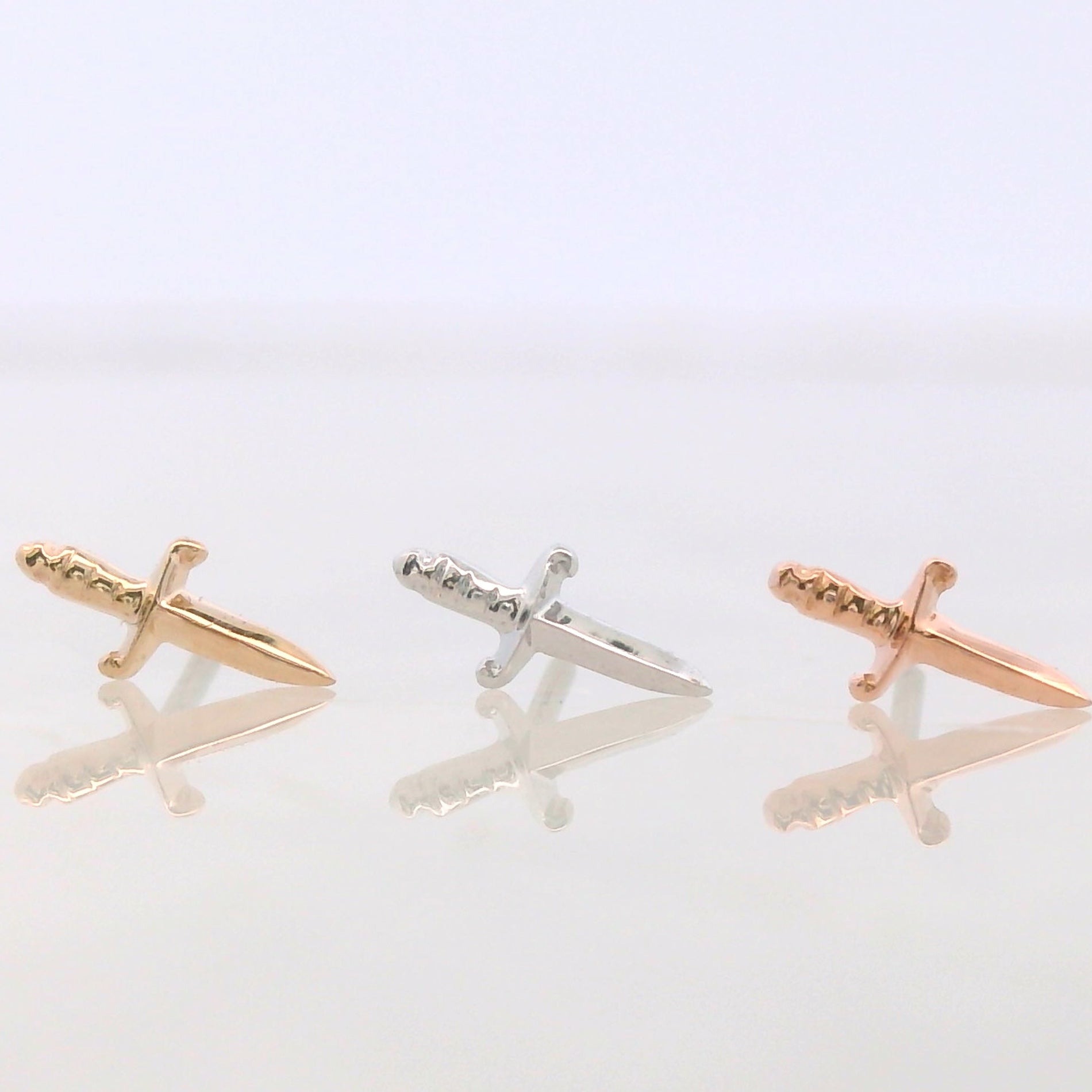 Tiny Dagger – Ivy Piercing Studios