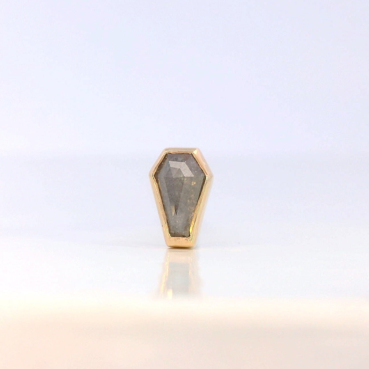 Coffin Cut Diamond Bezel in Yellow Gold – Ivy Piercing Studios