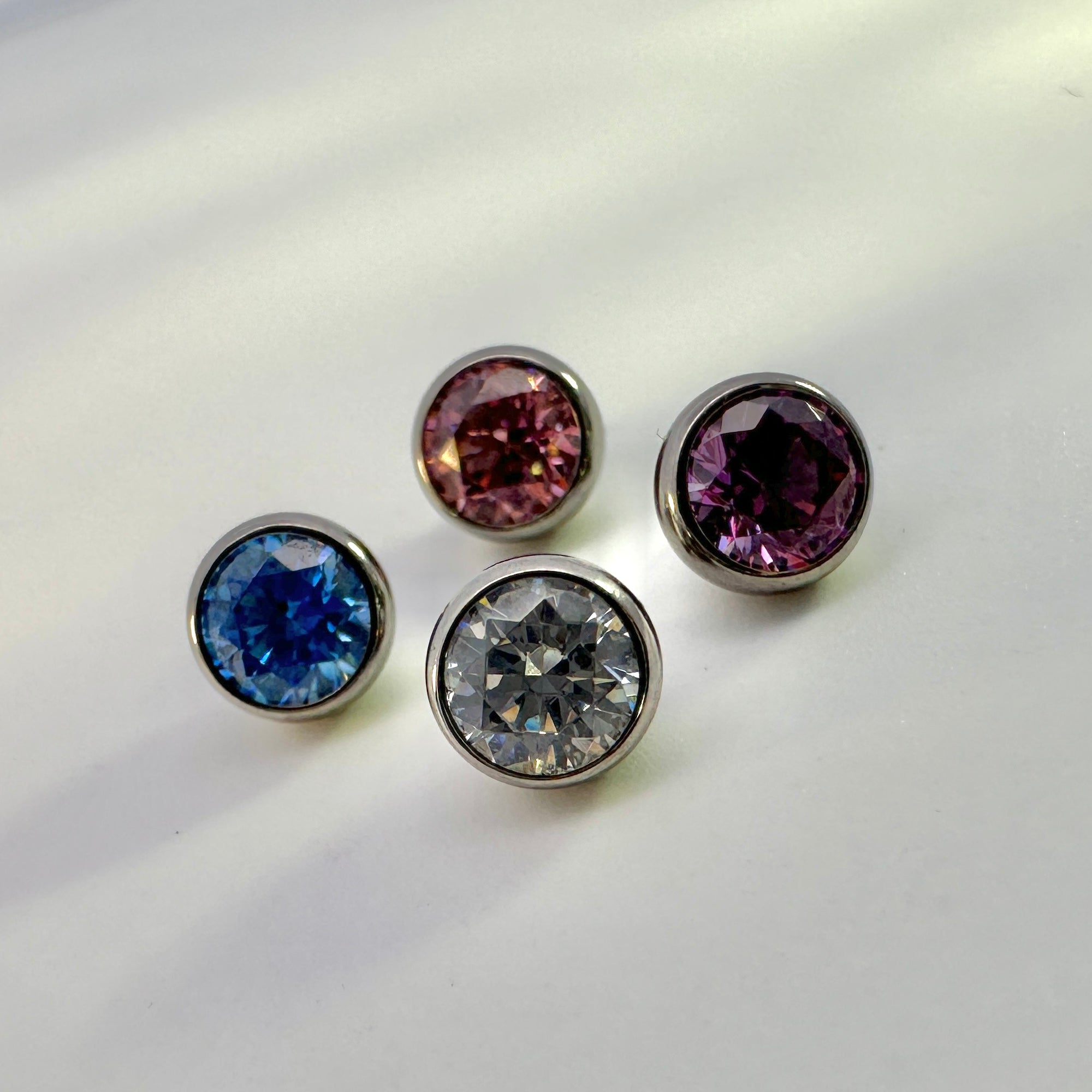 Low Profile Gem Ball - Titanium - Threaded – Ivy Piercing Studios