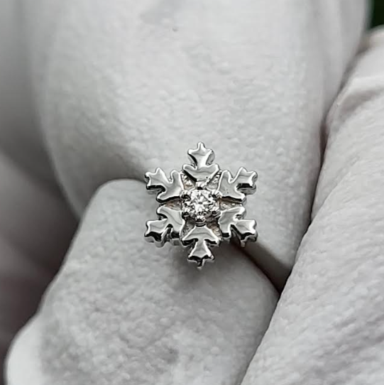 Snowflake with Gem – Ivy Piercing Studios